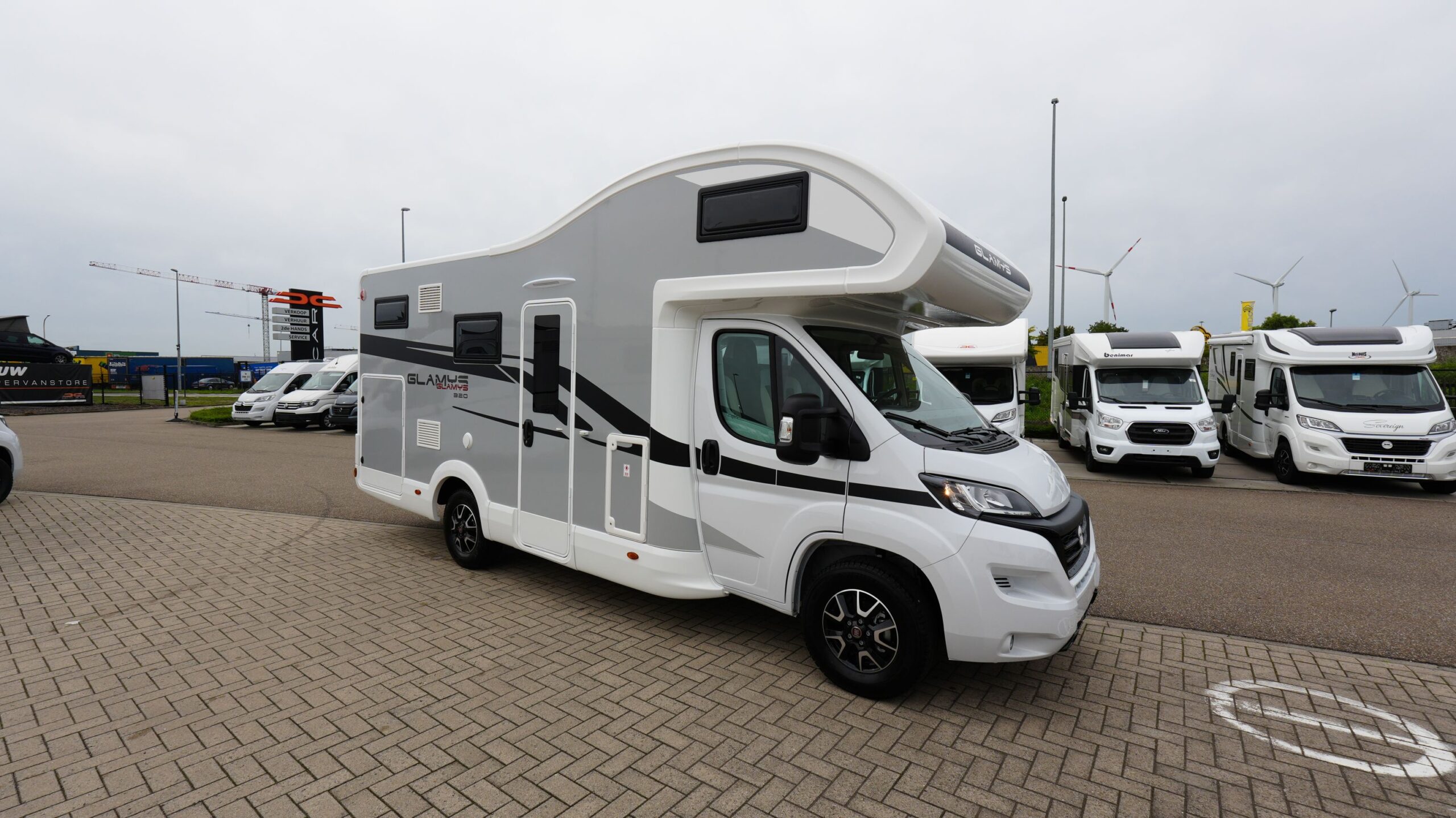 McLouis Glamys 320 | DICAR Motorhomes.